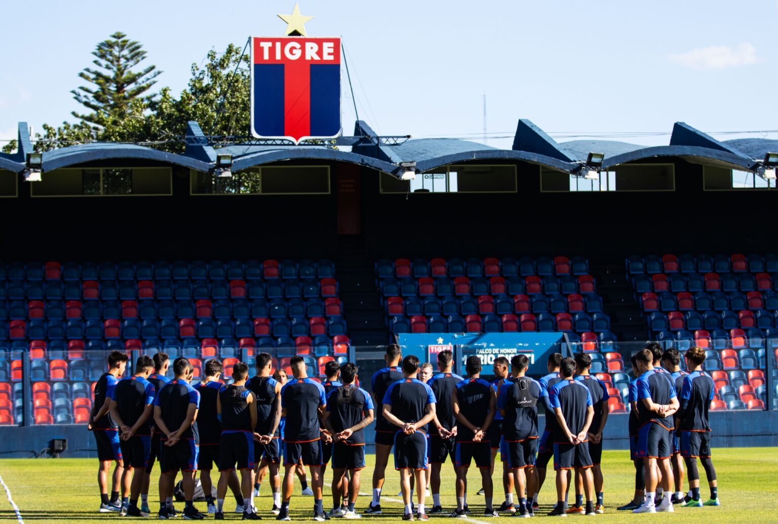 2025: ARRANCARON LOS ENTRENAMIENTOS DEL PRIMER EQUIPO - Club Atlético Tigre